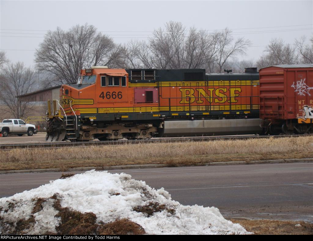 BNSF 4666
